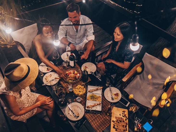 Overeating vs. Binge Eating: What’s the Difference? | Psych Central