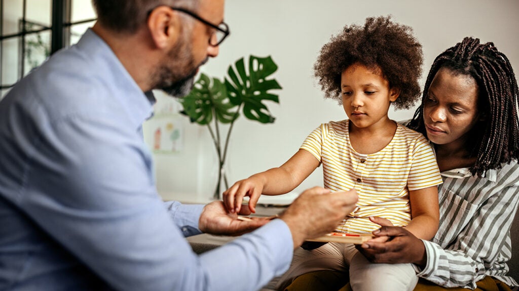 Parent Involvement in Child Therapy: Dos and Don’ts | Psych Central